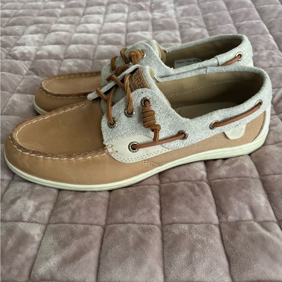 Sperry | Shoes | Sperry Tan And Cream Boat Shoes With Moccasin Toe ...